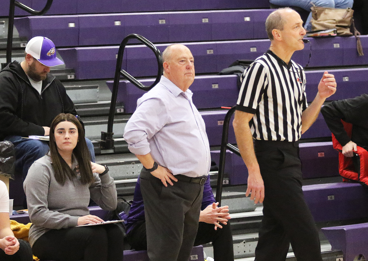 Arbuthnot completes the coaching circle, returns to Roxana