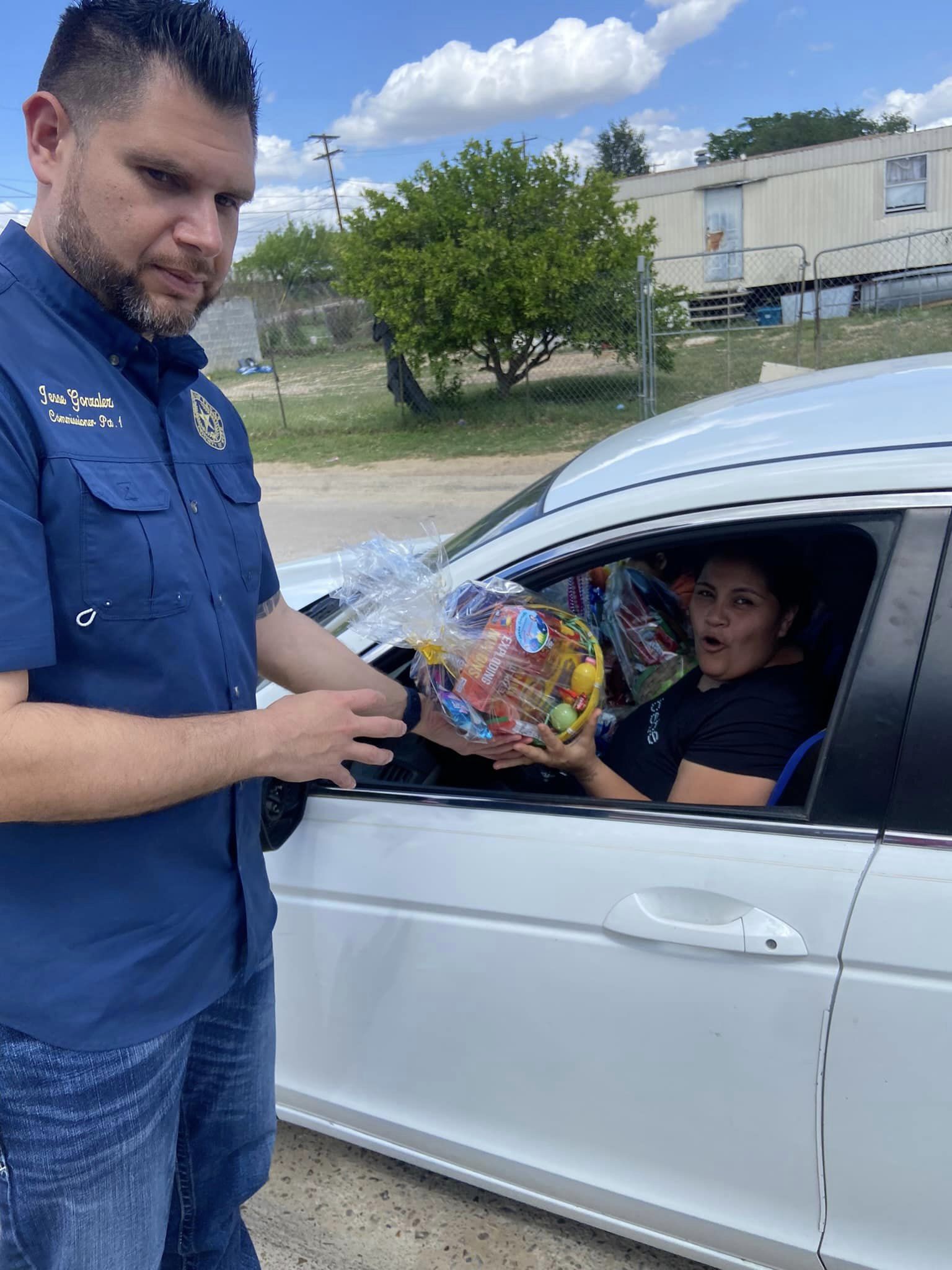 Webb Commissioner Jesse Gonzalez hosts El Cenizo Easter basket event