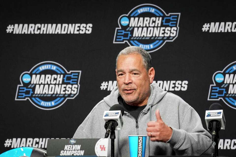 UH basketball: Coach Kelvin Sampson authors remarkable 10 years
