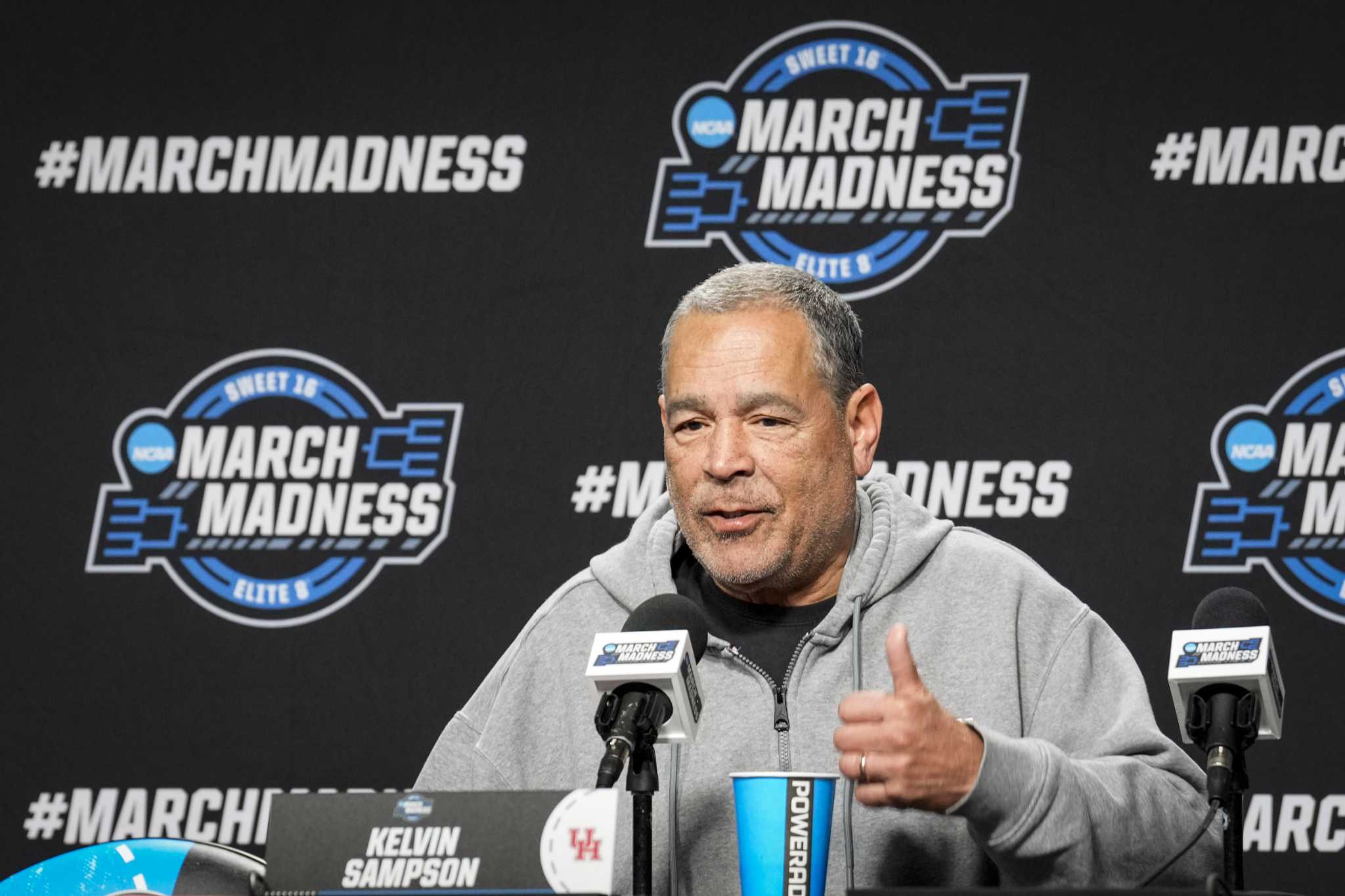 UH basketball: Coach Kelvin Sampson authors remarkable 10 years