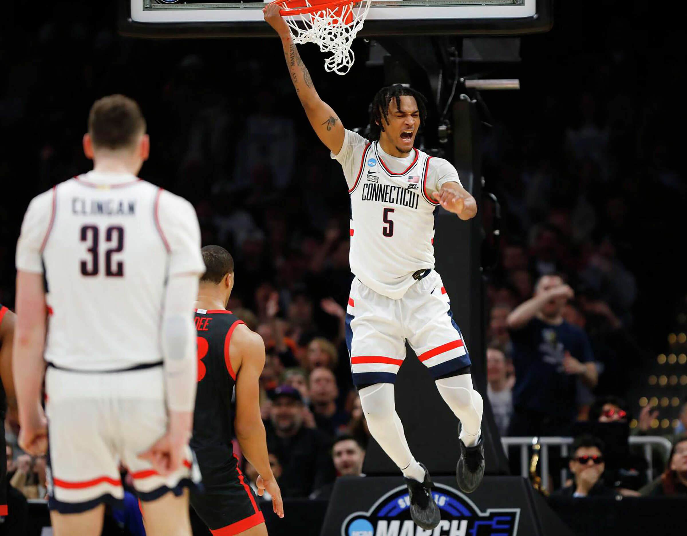 Freshman Stephon Castles thrives in UConn's March Madness win