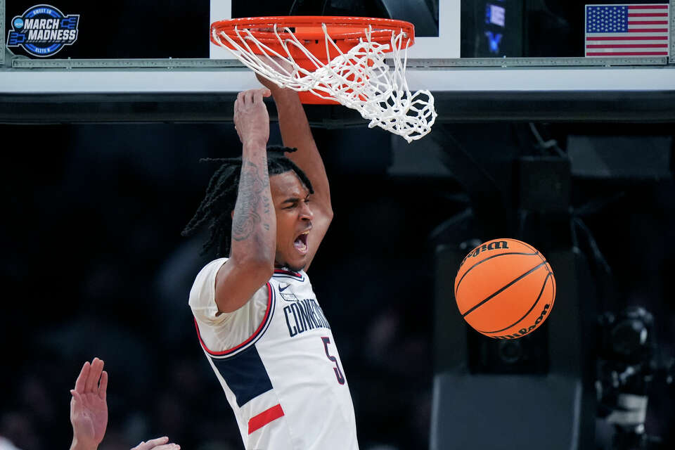 Freshman Stephon Castles thrives in UConn's March Madness win