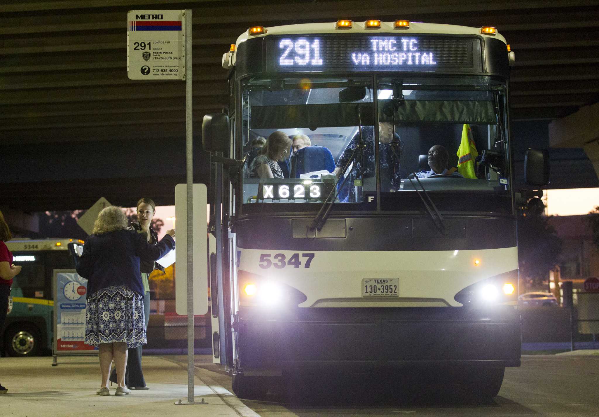Conroe extends its commuter bus service to Houston for another year