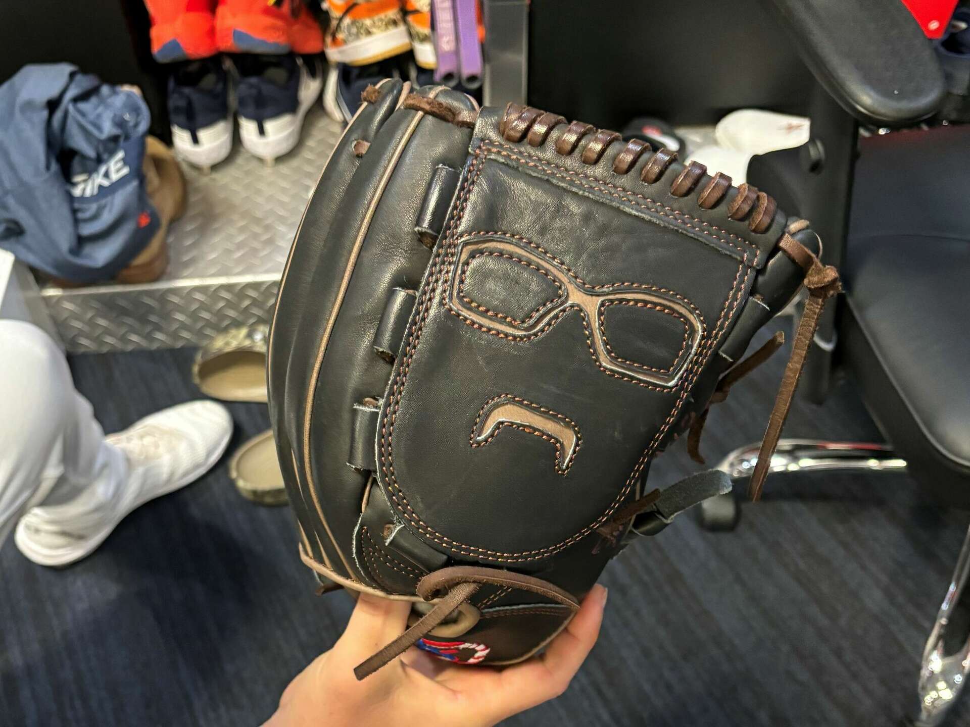 J.P. France's glove: How Astros pitcher got mustache, glasses logo