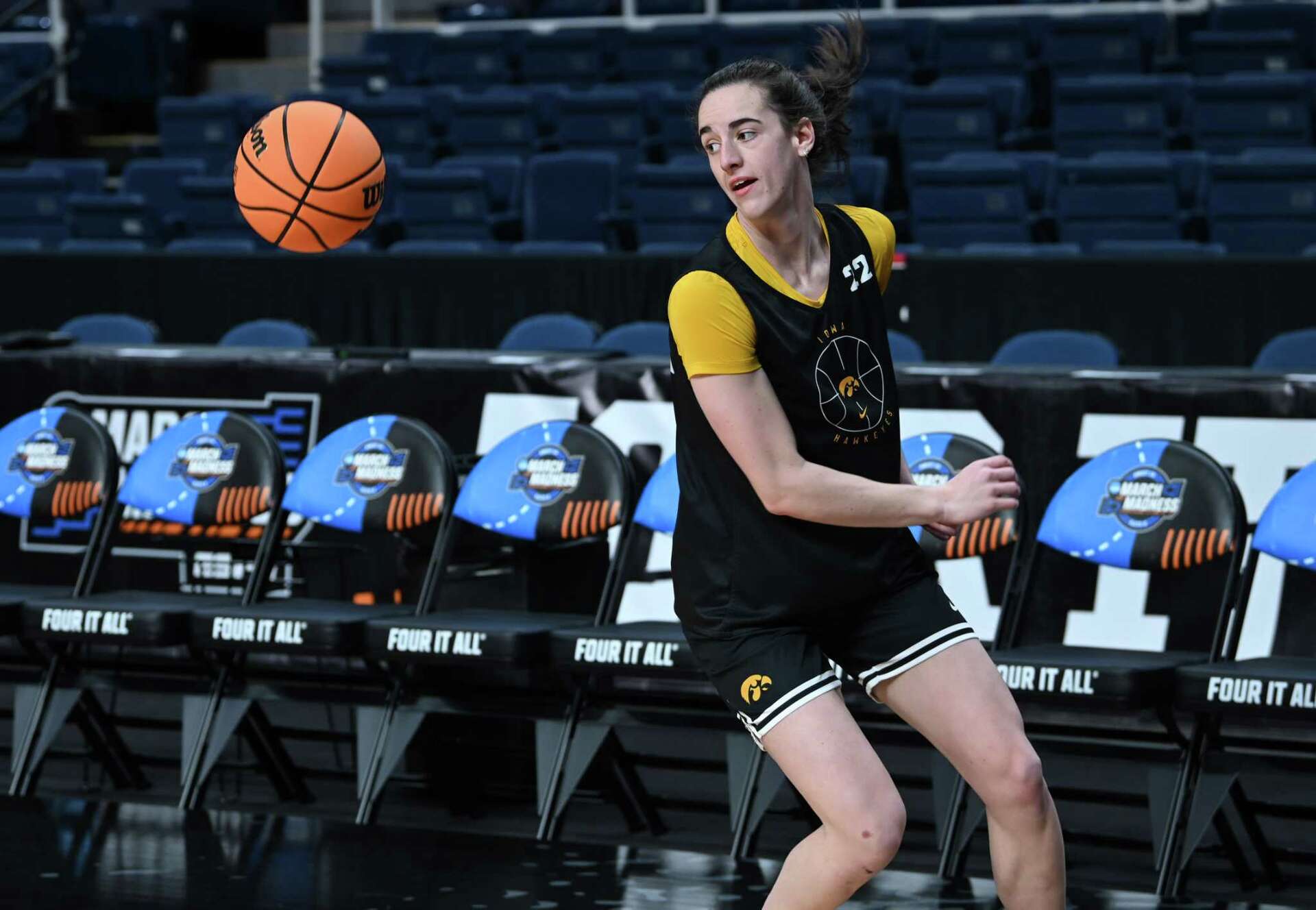 Caitlin Clark praises Hannah Hidalgo, Madison Booker and JuJu Watkins