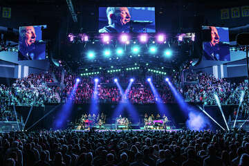 Bruce Springsteen overcomes illness for triumphant San Francisco show