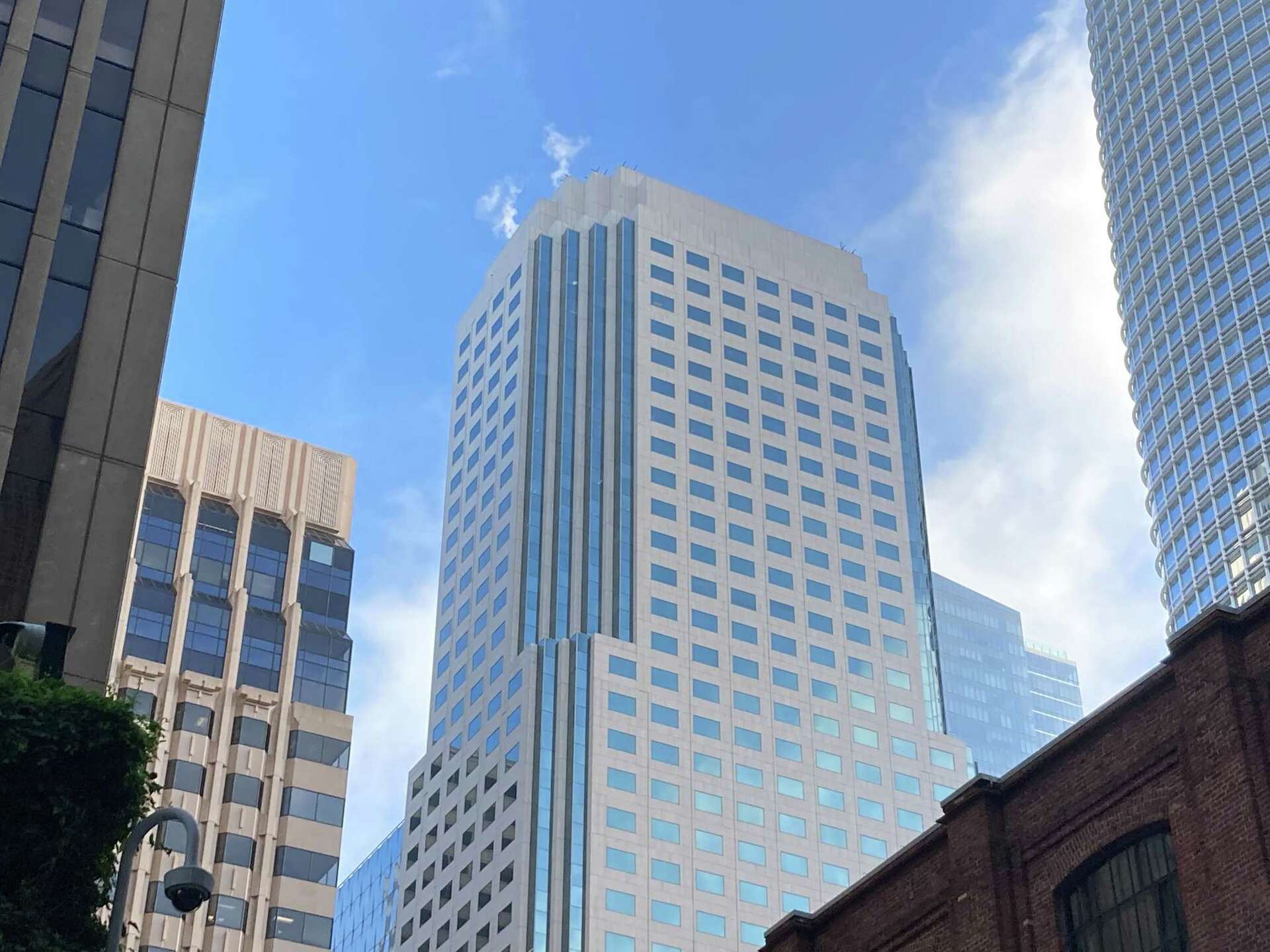 Nearly empty downtown SF office buildings are guzzling tons of energy