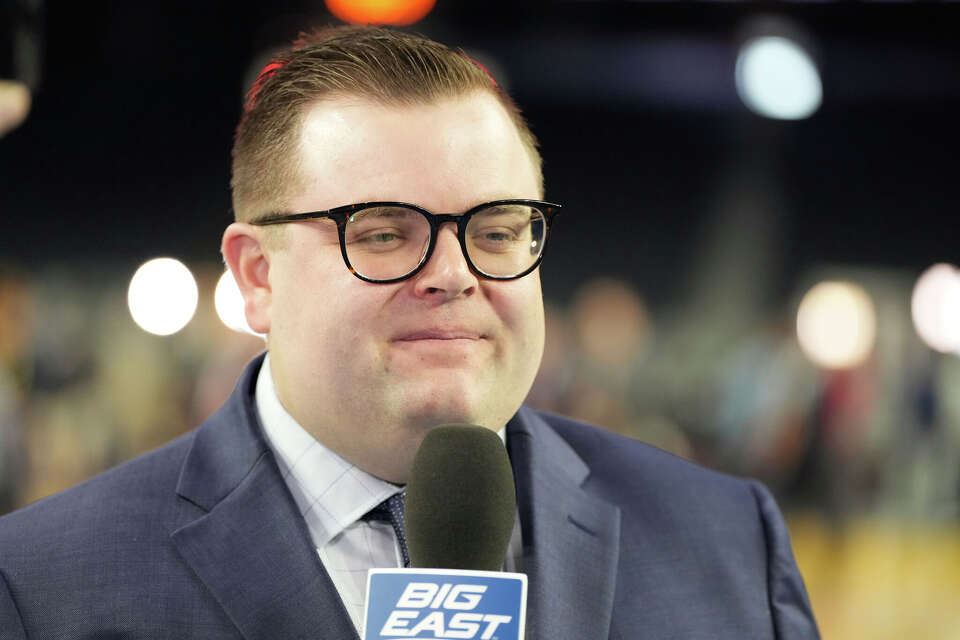 FOX's John Fanta picks UConn vs. Illinois basketball in Elite 8