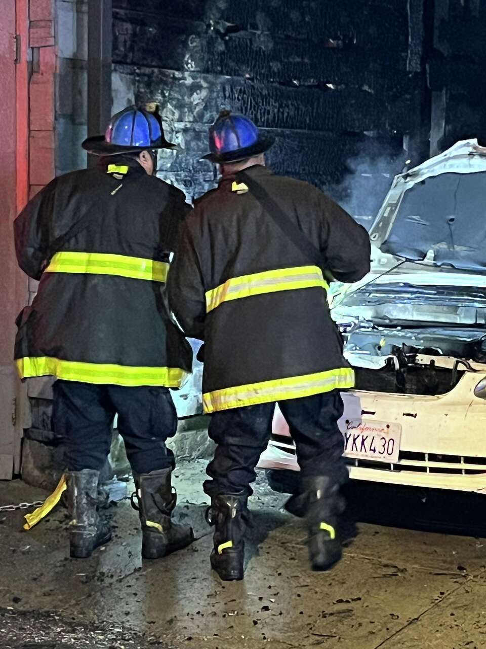 At least 10 displaced in SF as fire spreads to vehicles, buildings