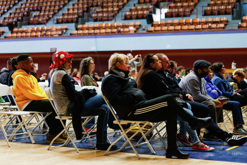 Hundreds back magic mushrooms at Oakland wellness conference