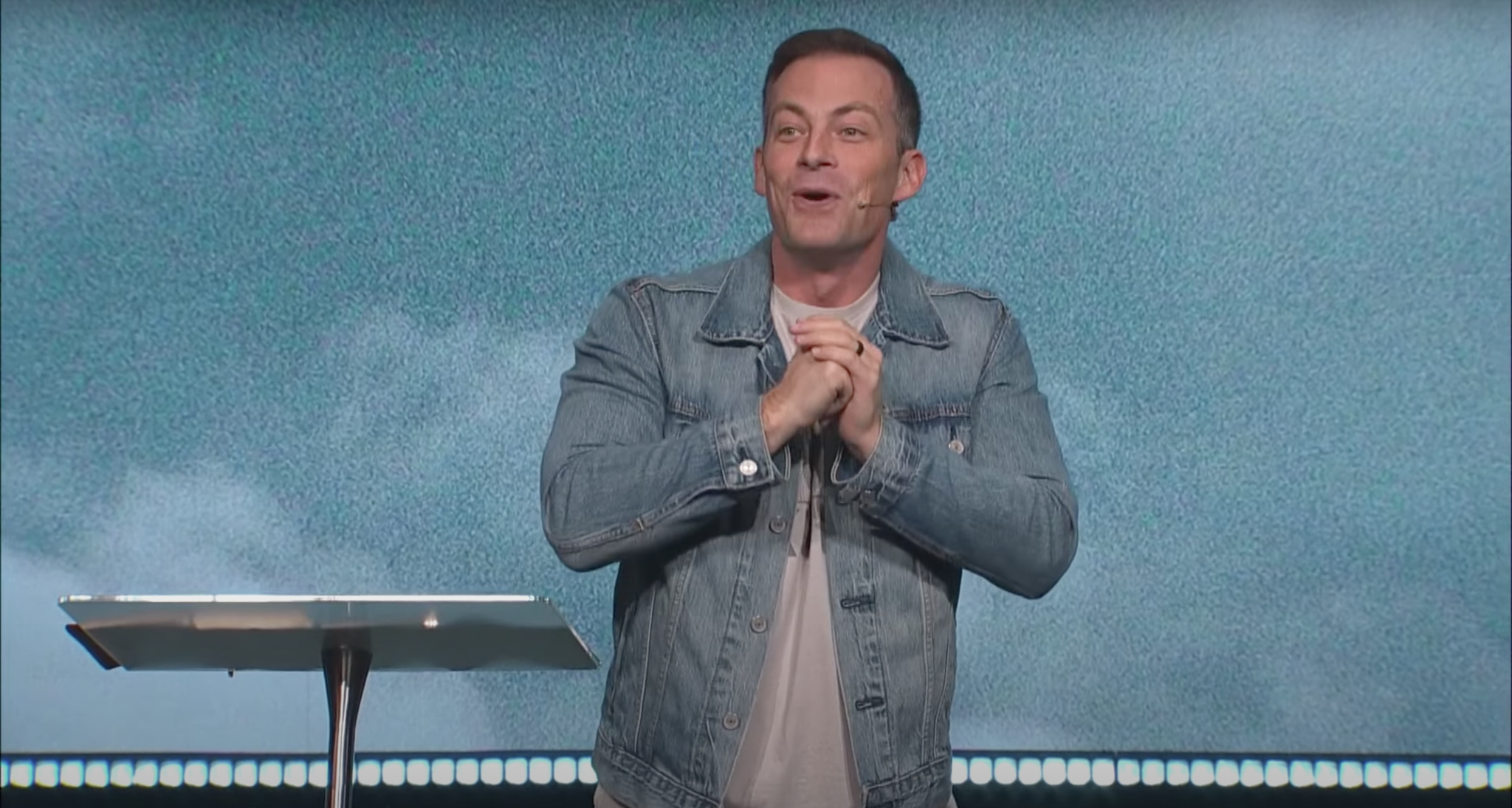 Controversial Texas church now losing 'hundreds' of members