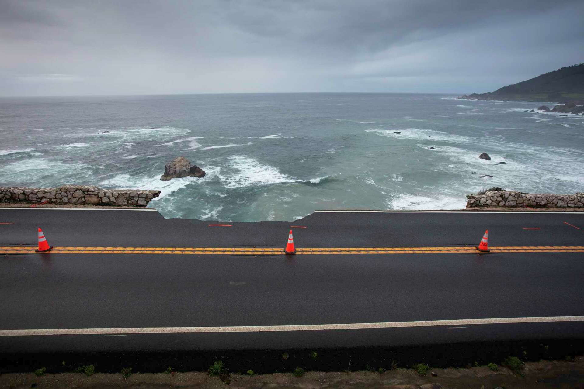 Highway 1 crisis: 1,600 trapped near Big Sur after roadway crumbles