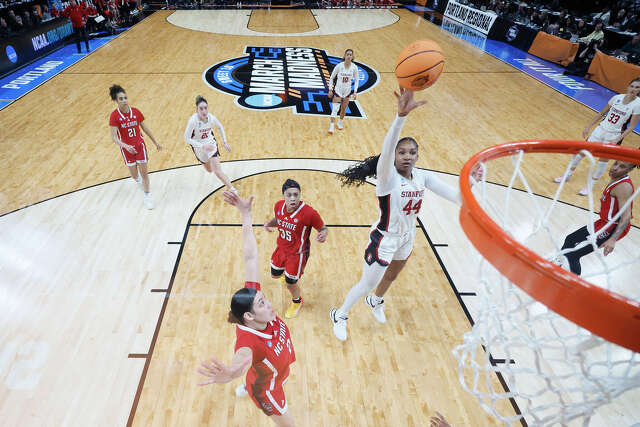 'Shoddy': Stanford's VanDerveer blasts NCAA for 3-point line screw-up