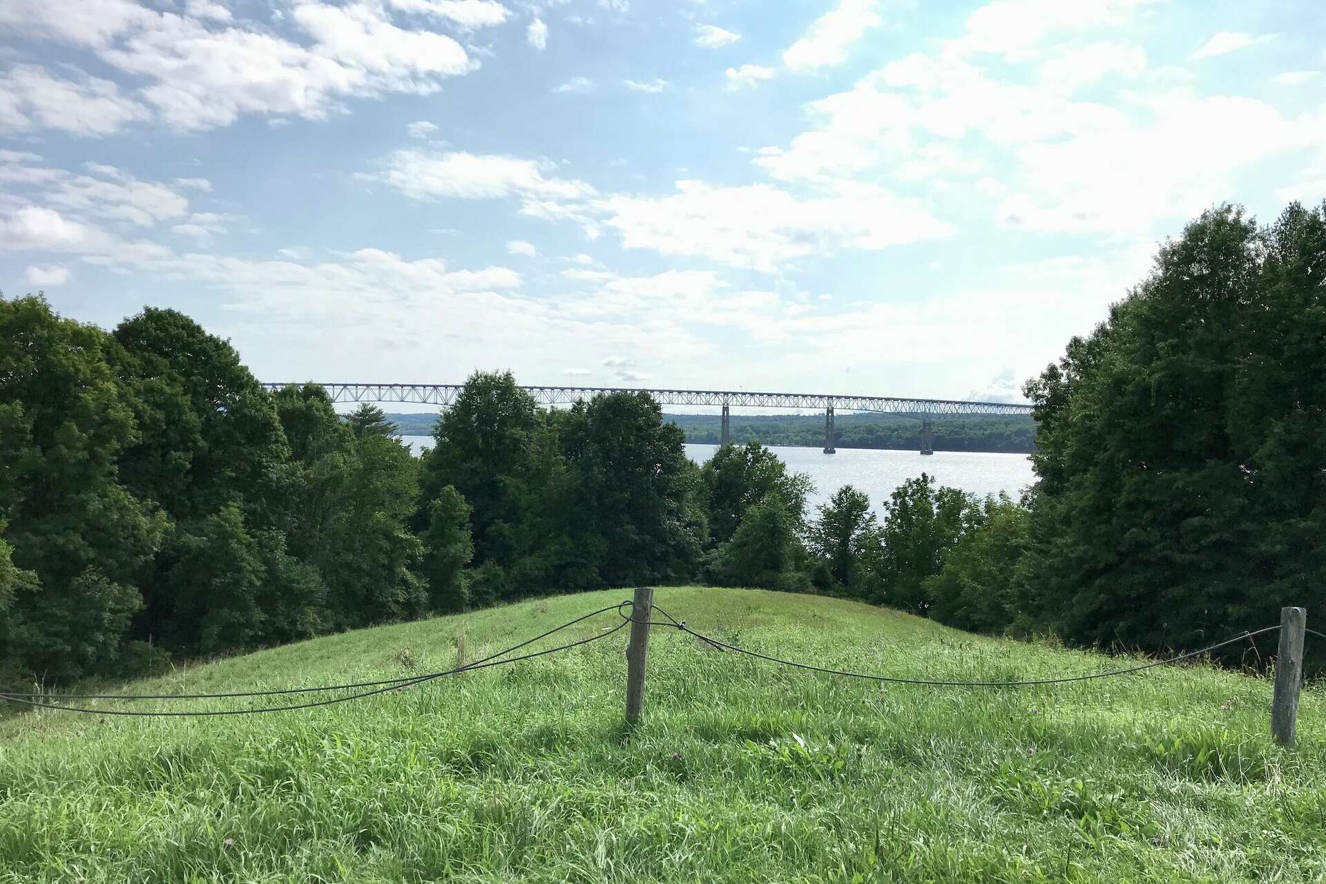 Woman dies after jumping off Kingston-Rhinecliff Bridge