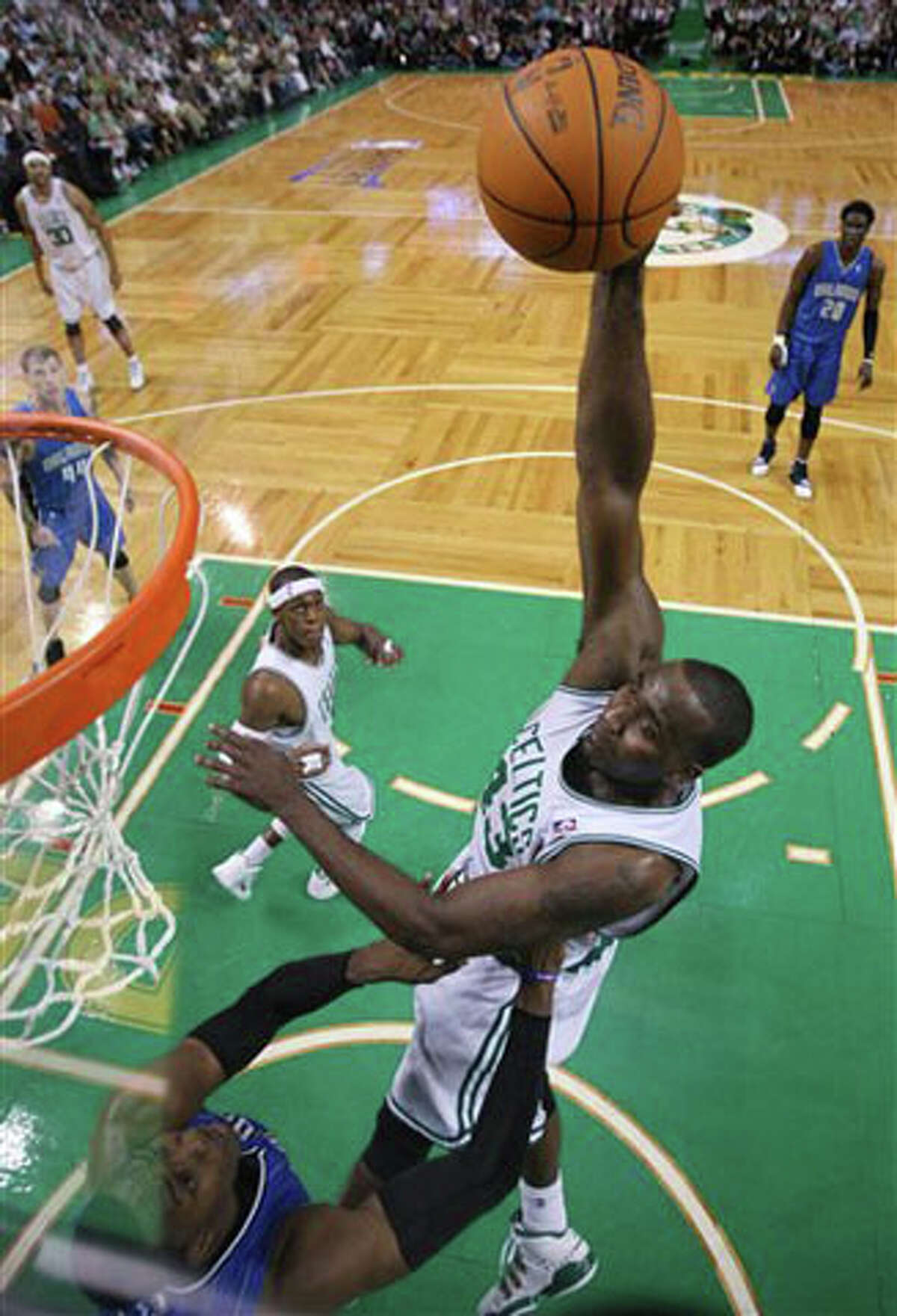 Ozen's Kendrick Perkins with the Celtics