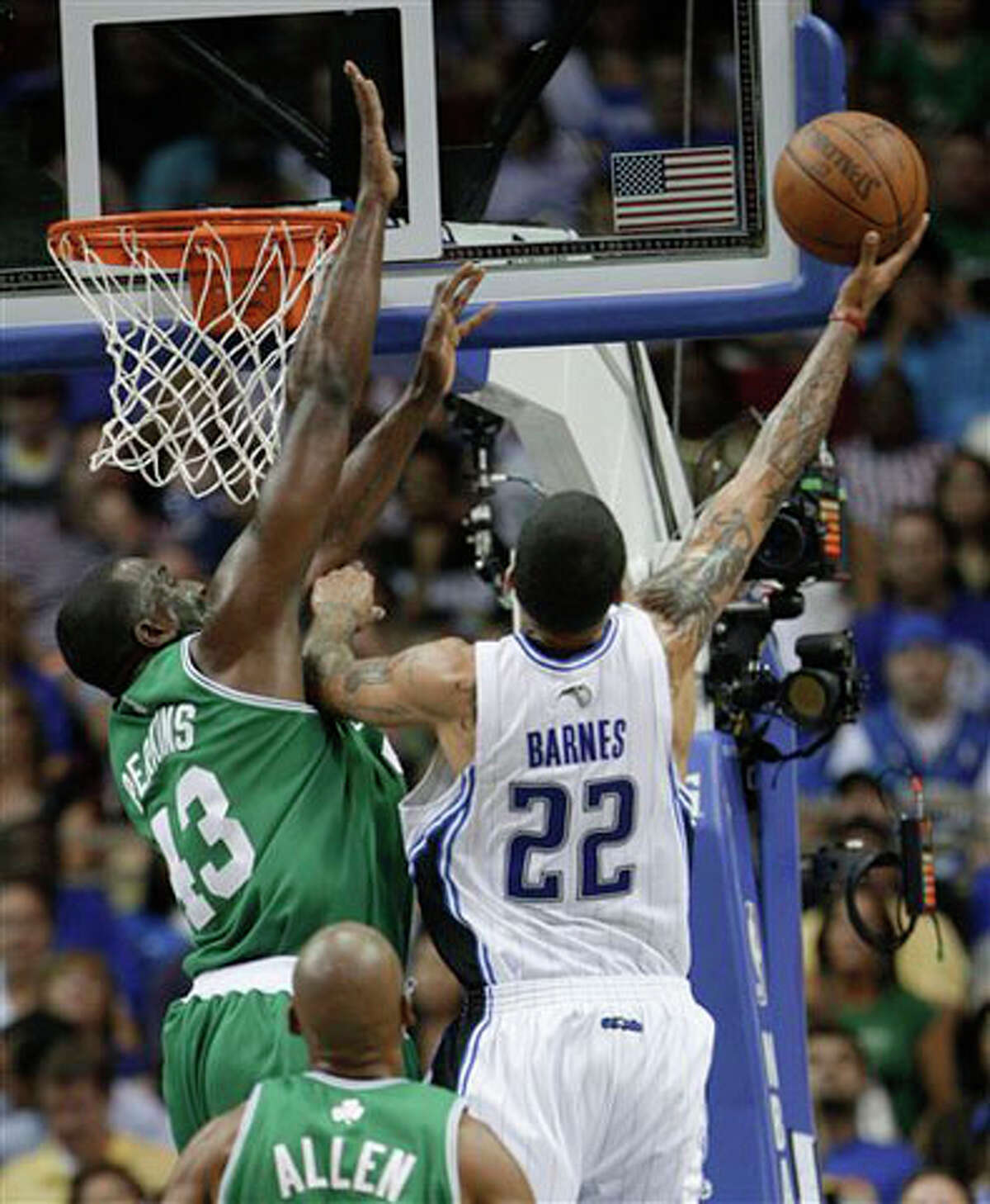 Ozen's Kendrick Perkins with the Celtics
