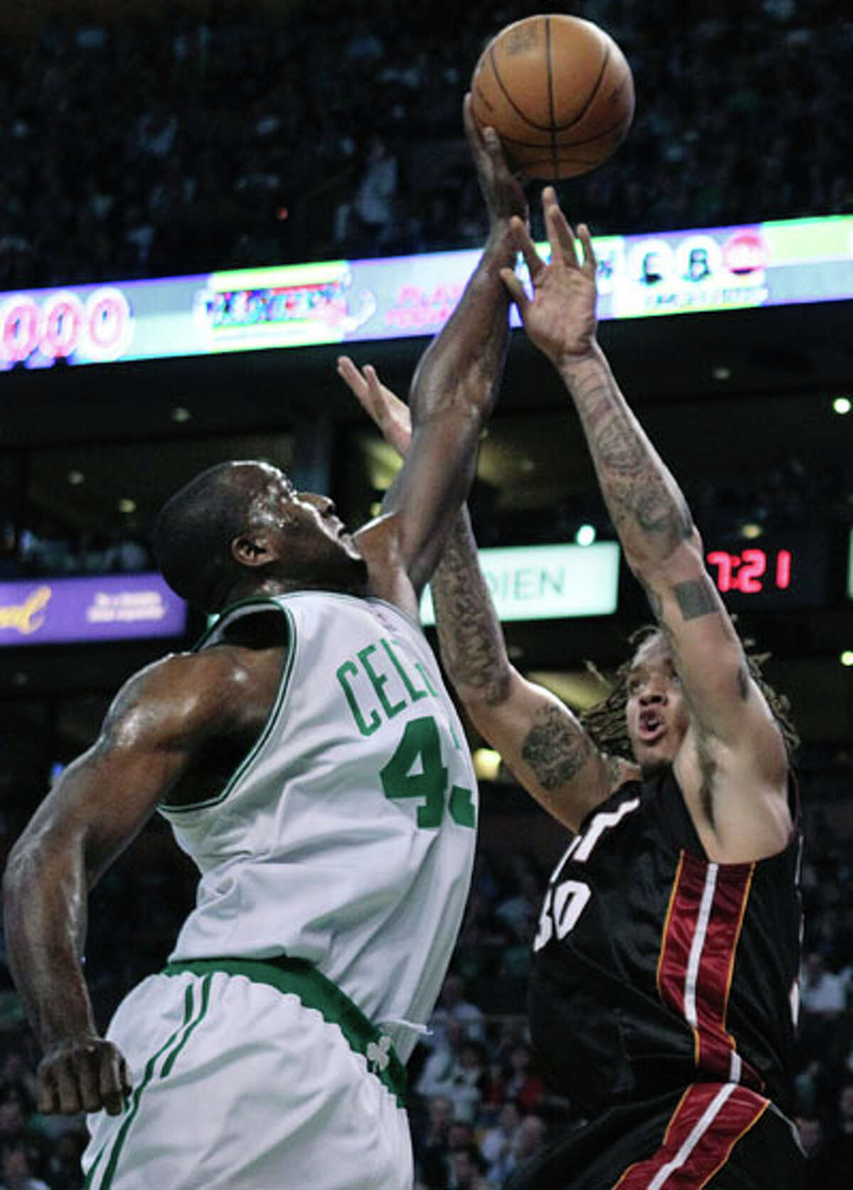 Ozen's Kendrick Perkins with the Celtics