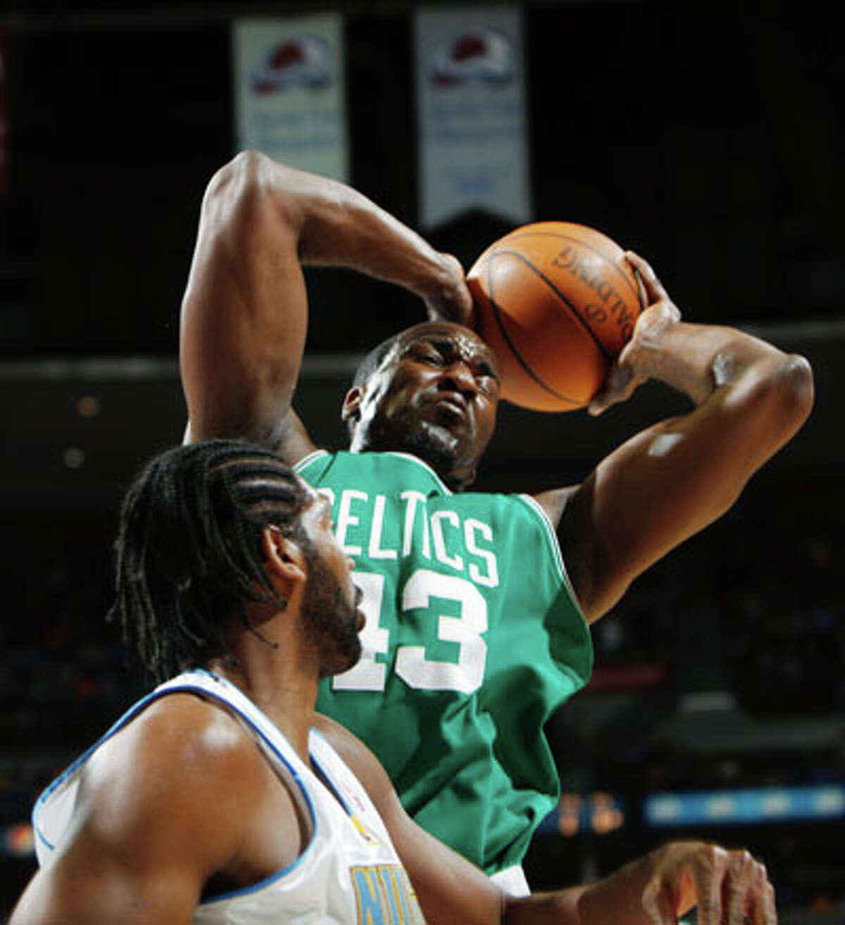 Ozen's Kendrick Perkins with the Celtics