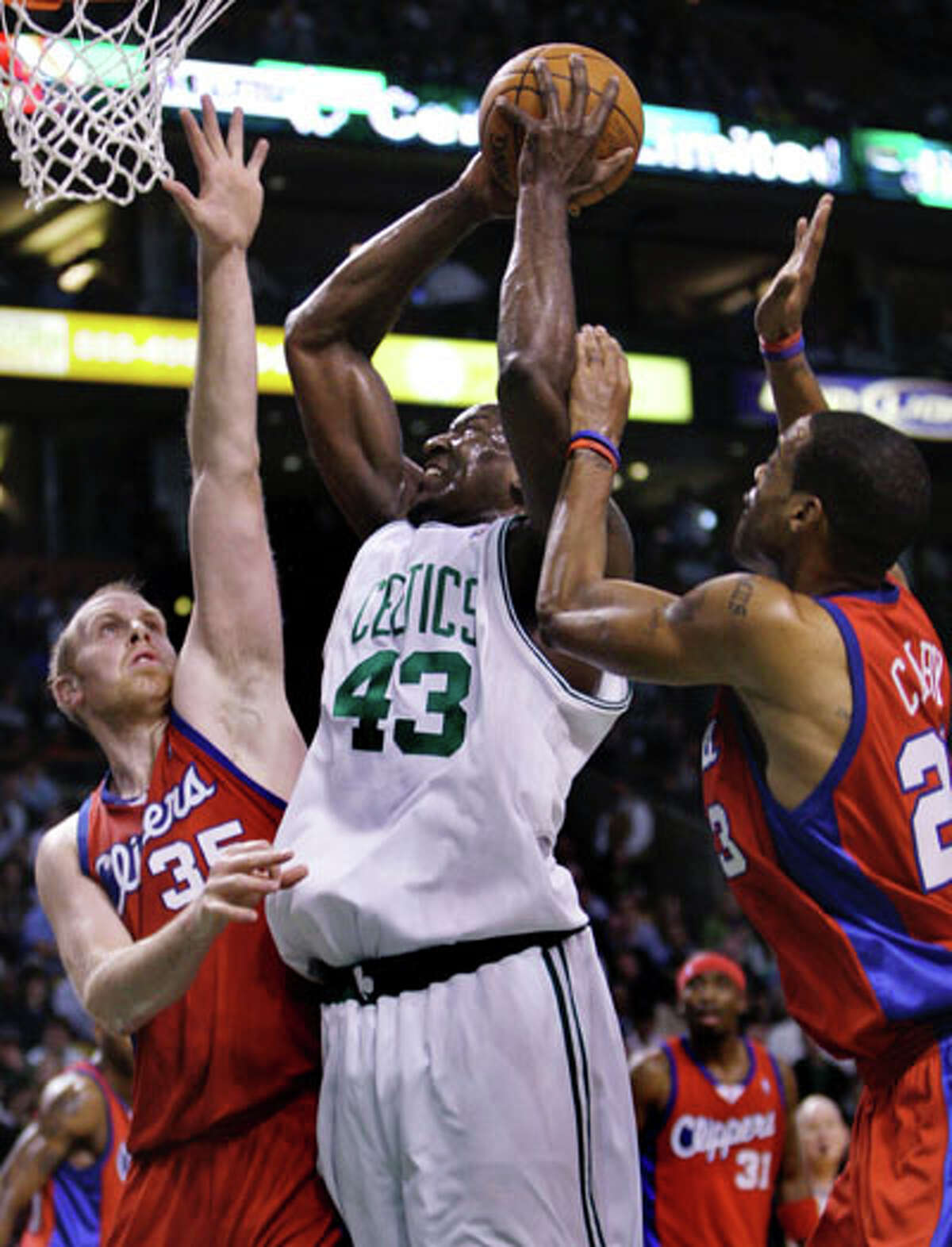Ozen's Kendrick Perkins with the Celtics