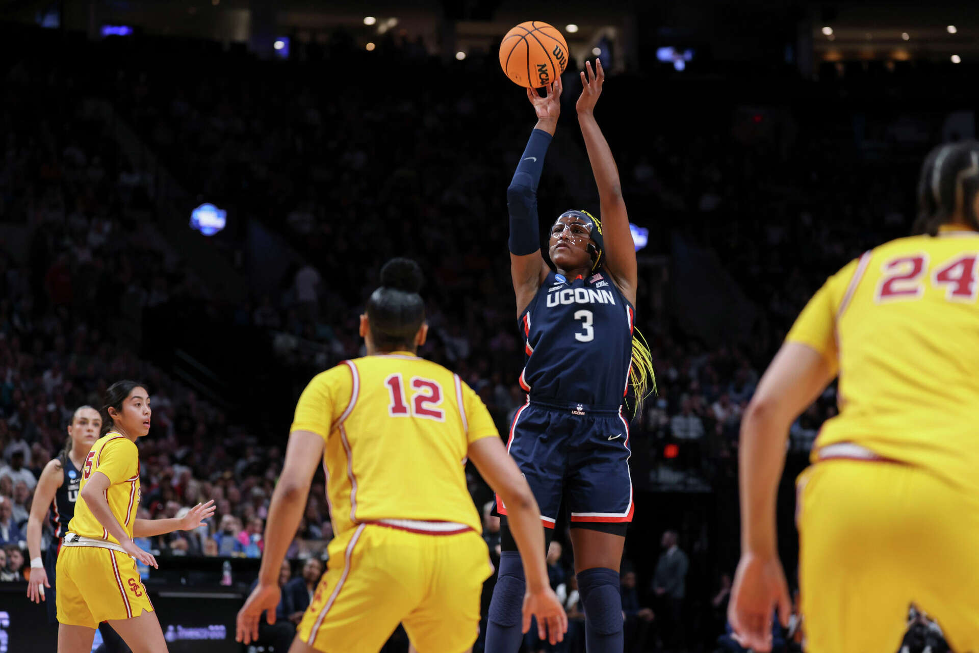 How UConn's Aaliyah Edwards fits in with the Mystics