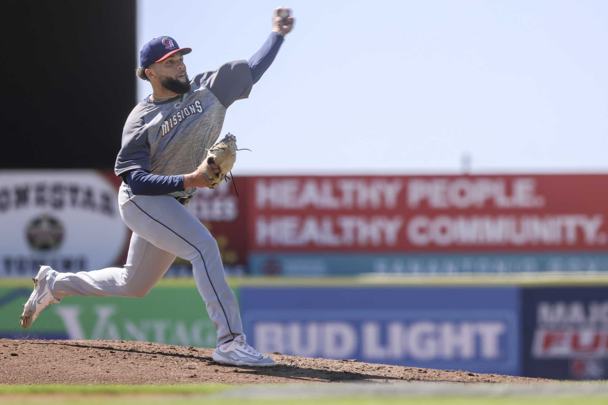 Mission’s top three pitchers struggle but bullpen helps tie the series