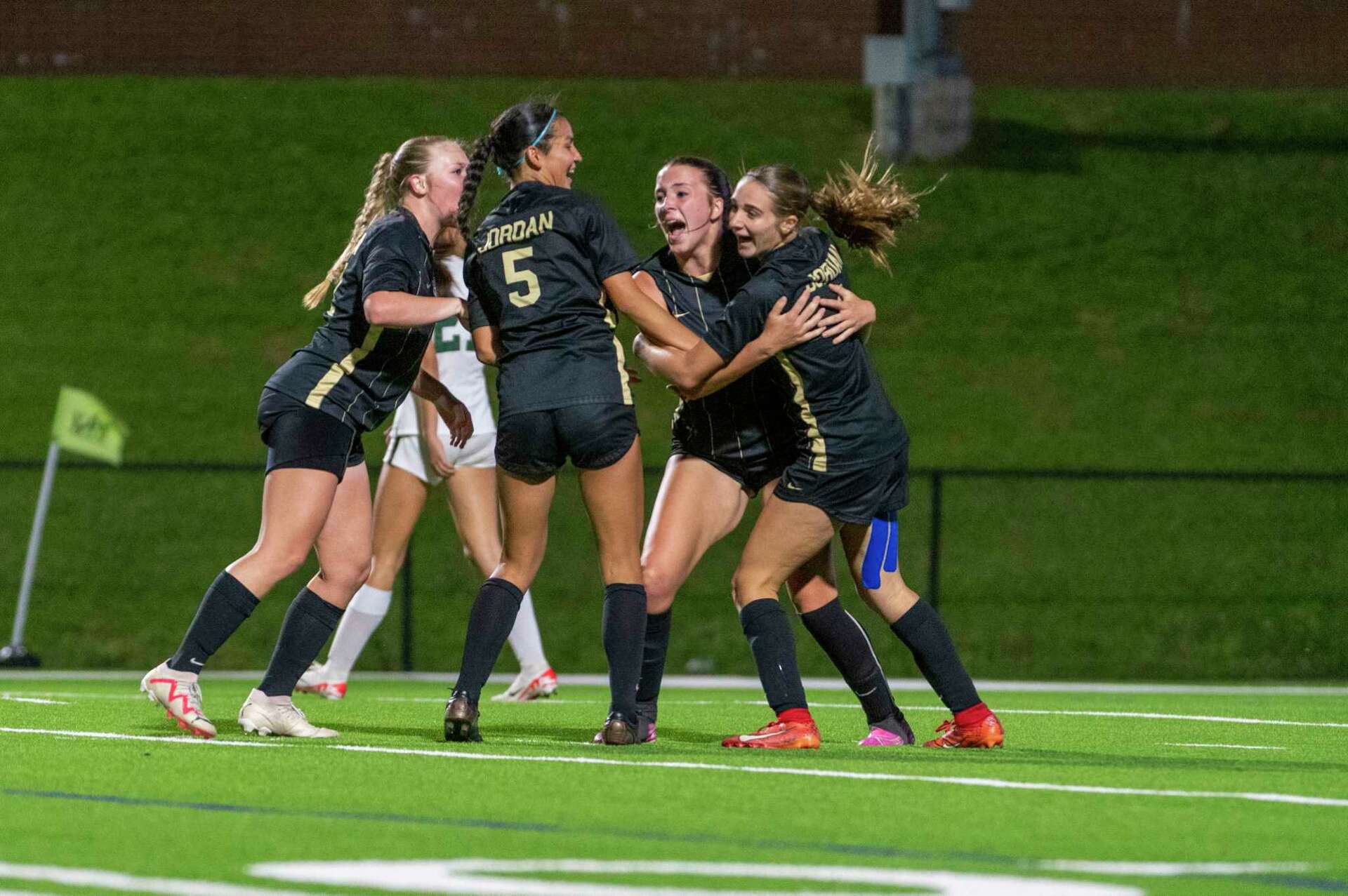 Soccer playoffs: Jordan girls eliminate Stratford on penalty kicks