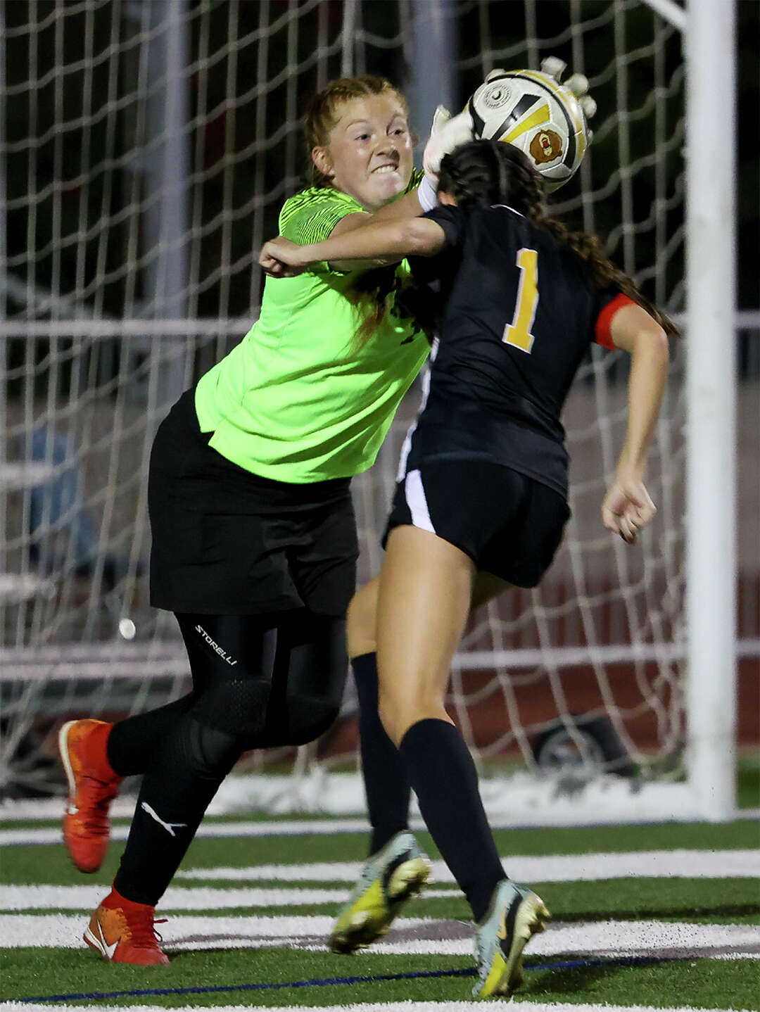 Matthews leads Taft girls soccer past Brennan into regional semis