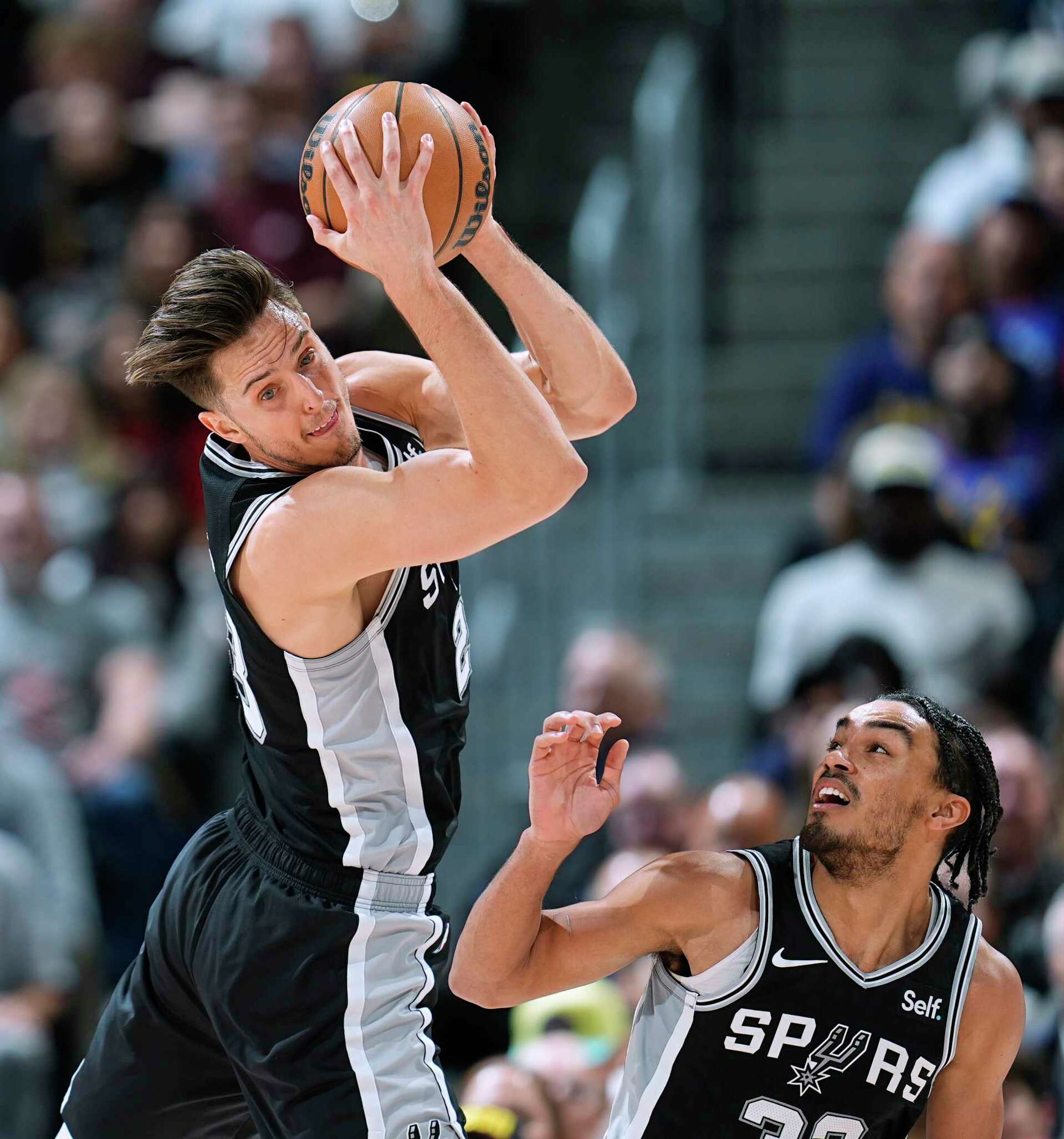 Spurs' Zach Collins suffered torn labrum in season finale