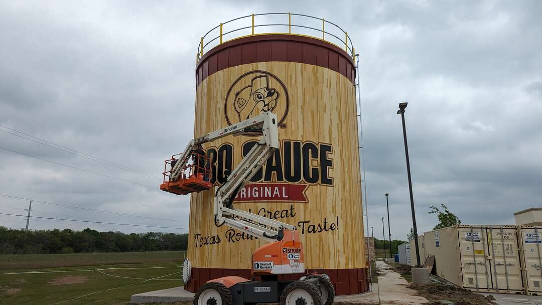 Giant Buc-ee's BBQ sauce barrel unveiled at Hillsboro store