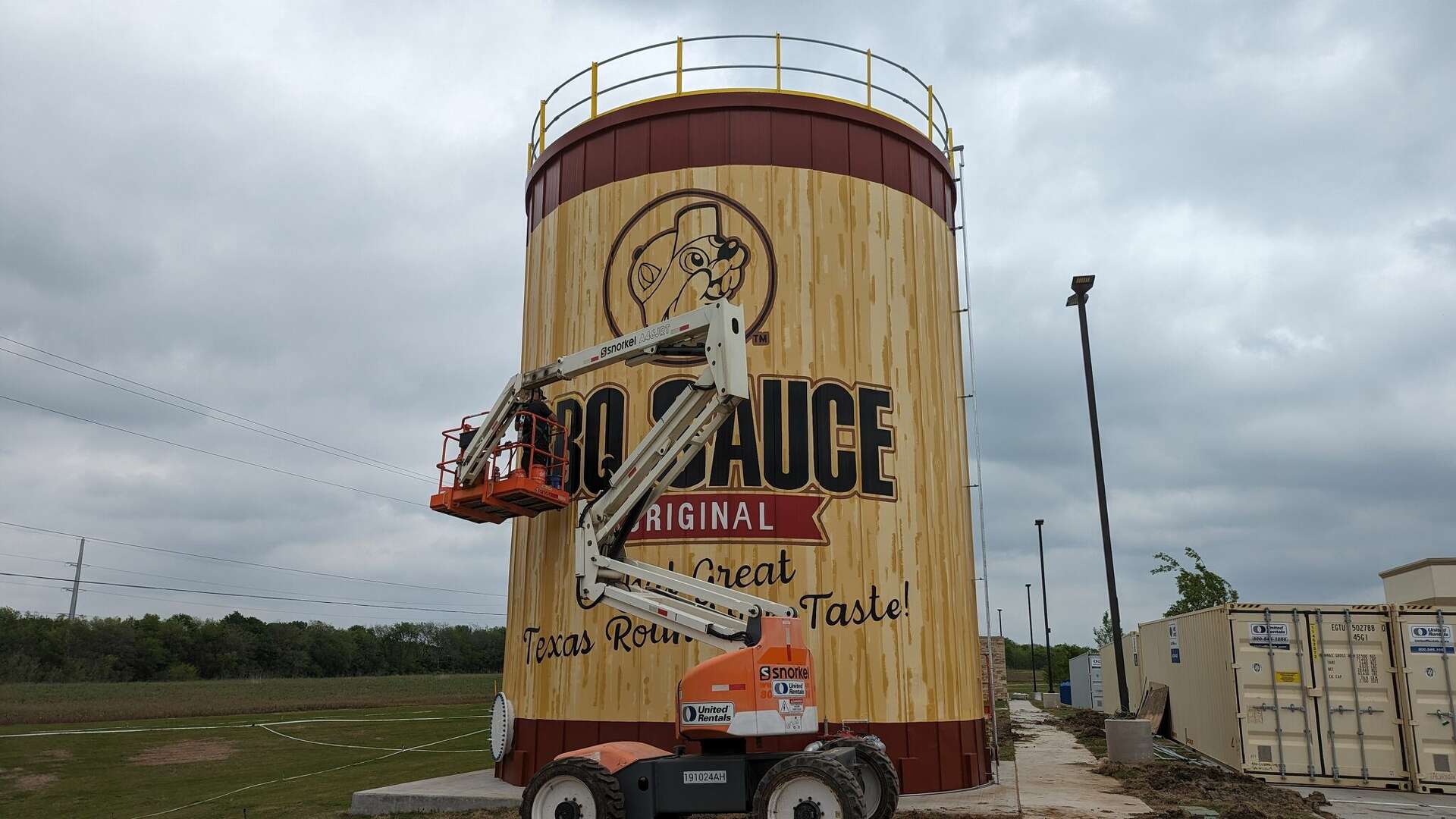 Giant Buc-ee's BBQ sauce barrel unveiled at Hillsboro store