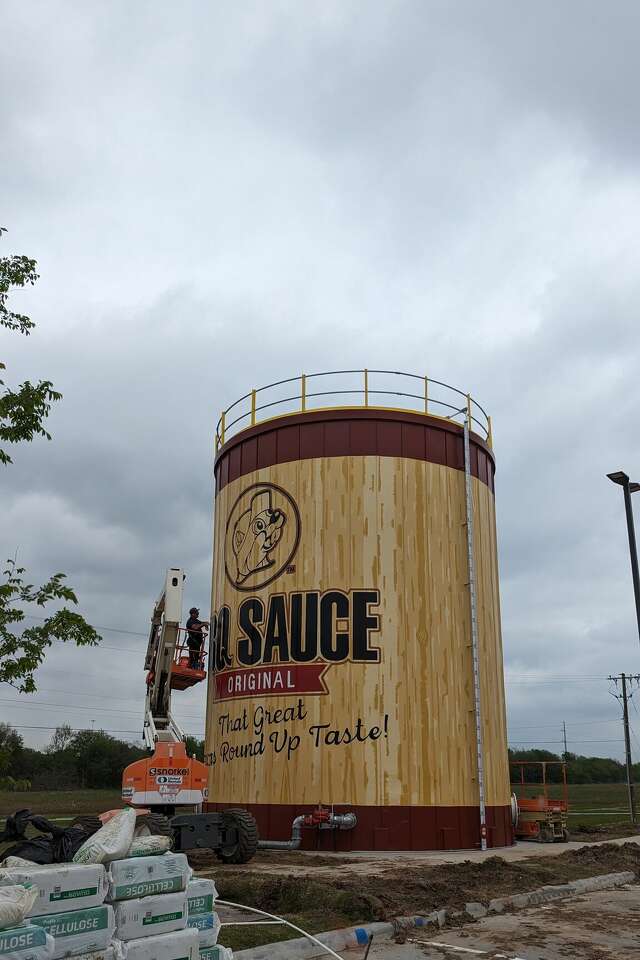 Giant Buc-ee's BBQ sauce barrel unveiled at Hillsboro store
