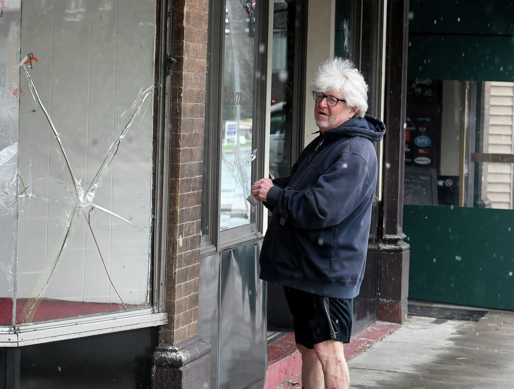 Police: Manchester man charged with smashing windows on Main Street