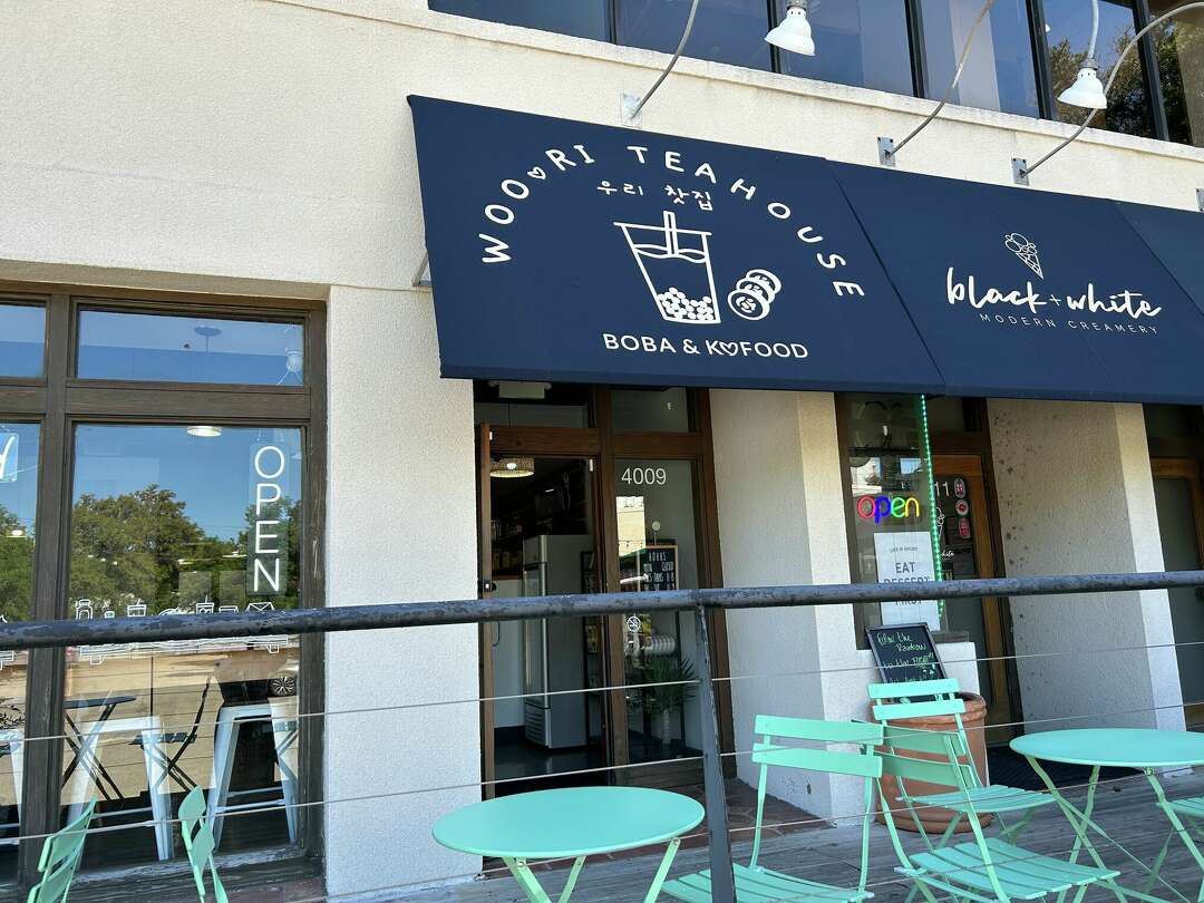 A new cafe-style teahouse is serving up boba and Korean food