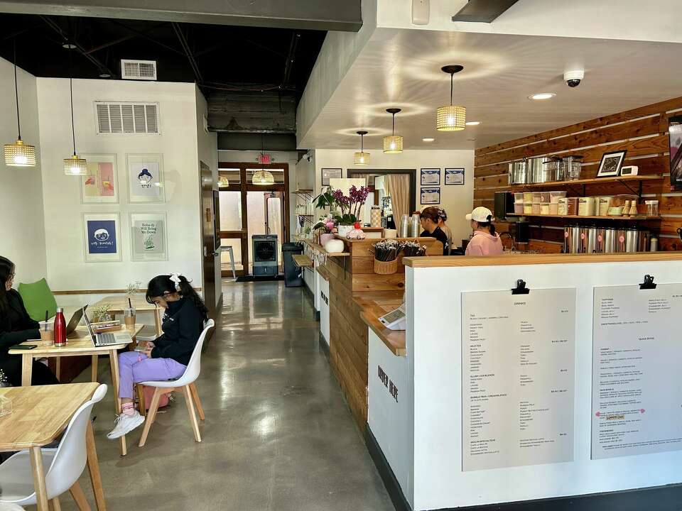 A new cafe-style teahouse is serving up boba and Korean food