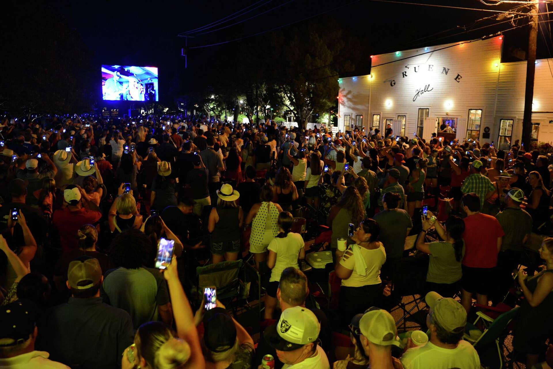 Gruene Hall owner and entrepreneur Pat Molak dies