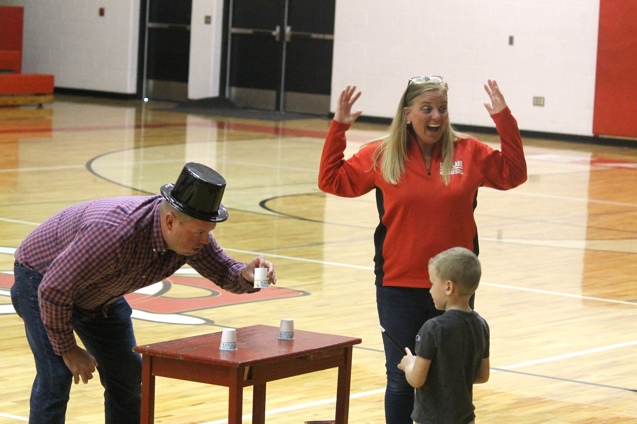 Northern Michigan school celebrates reading milestone with magic