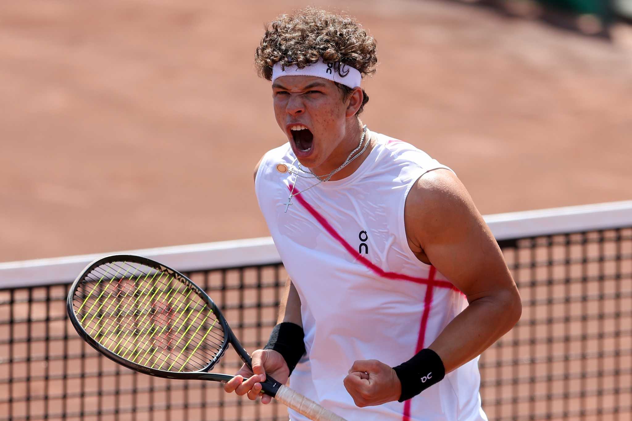 U.S. Clay Court Championship: Ben Shelton reaches semifinals