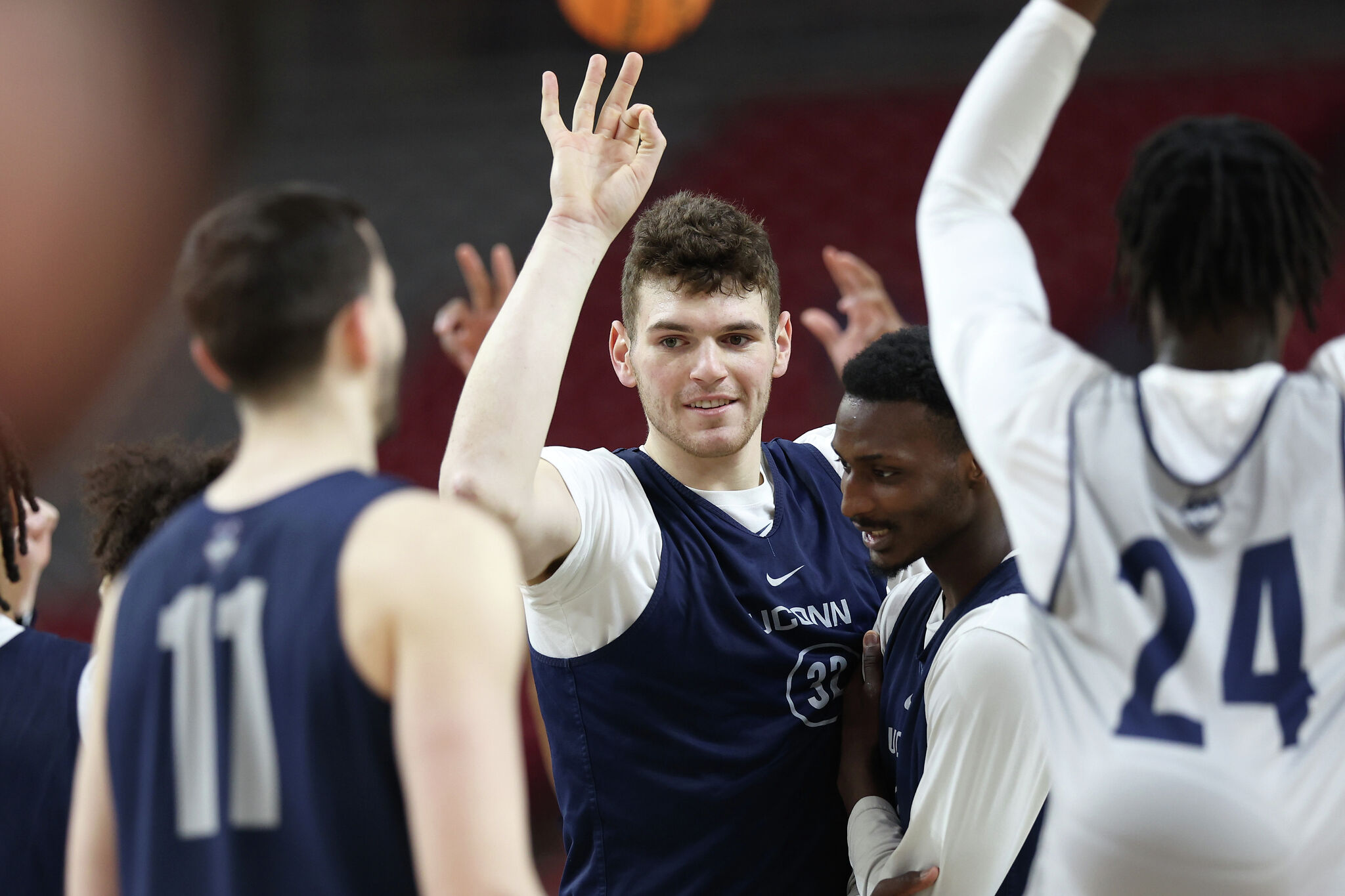 UConn men's basketball team bids for history in final weekend together