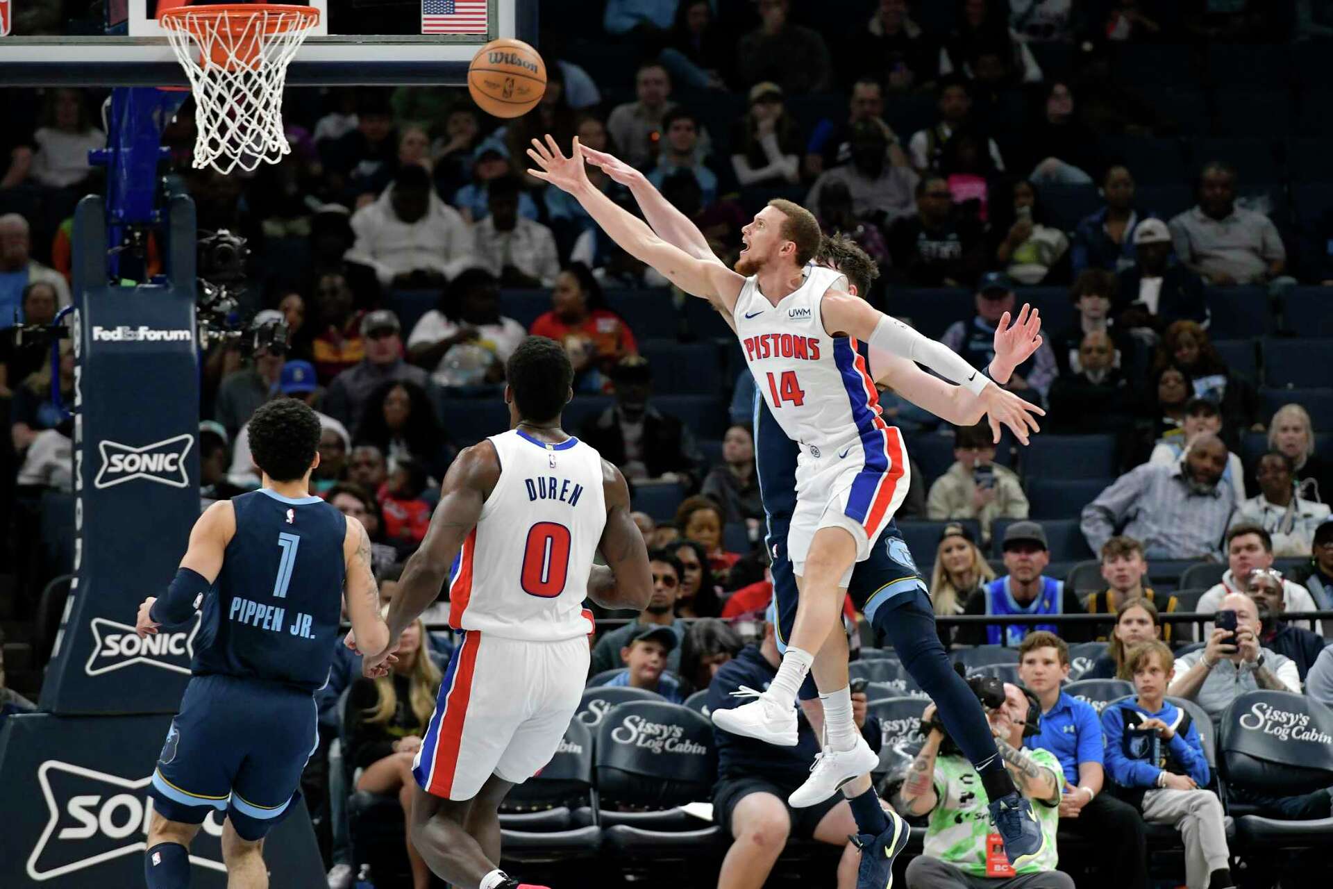 Spurs agree to terms with guard Malachi Flynn