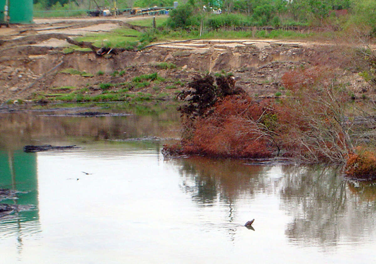 Sinkhole still plagues Daisetta
