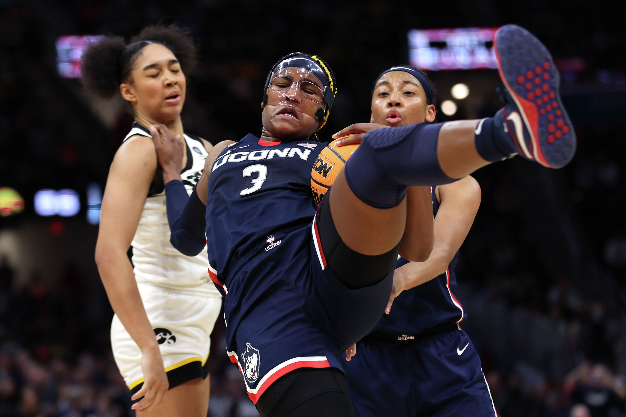 LeBron James questions foul call against Aaliyah Edwards in UConn loss