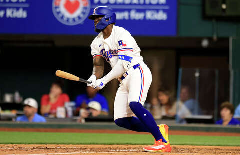 Rangers' Adolis García continues absurd HR streak vs. Astros
