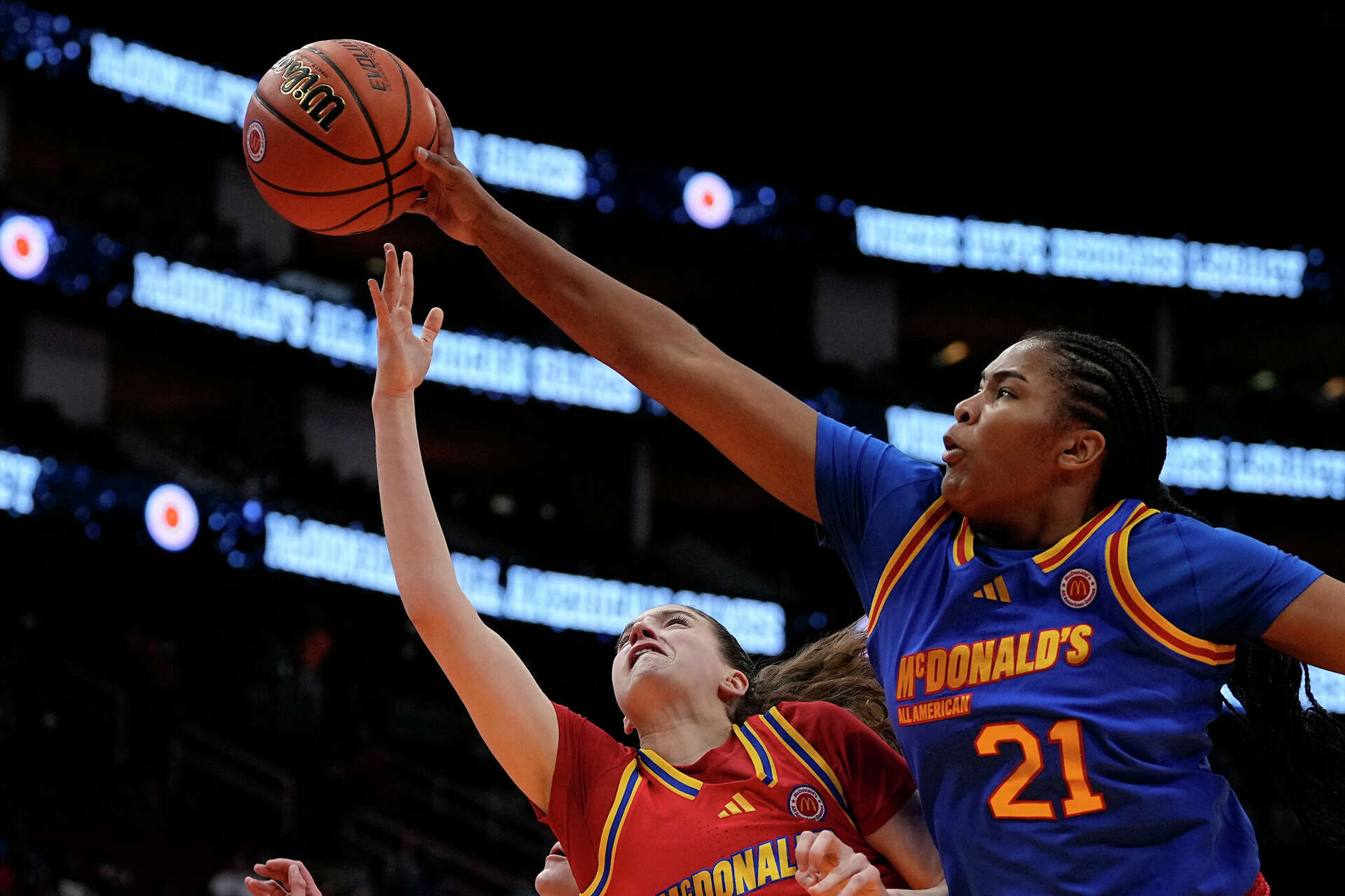 Top recruit Sarah Strong signs with UConn women's basketball