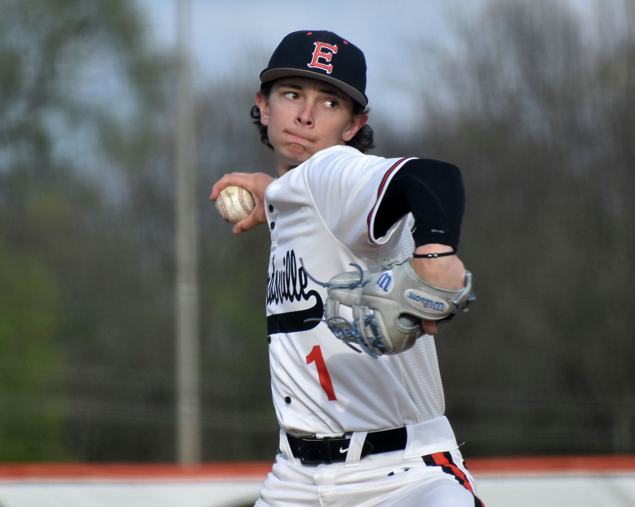 Pitchers' duel ends with play at the plate; EHS splits two