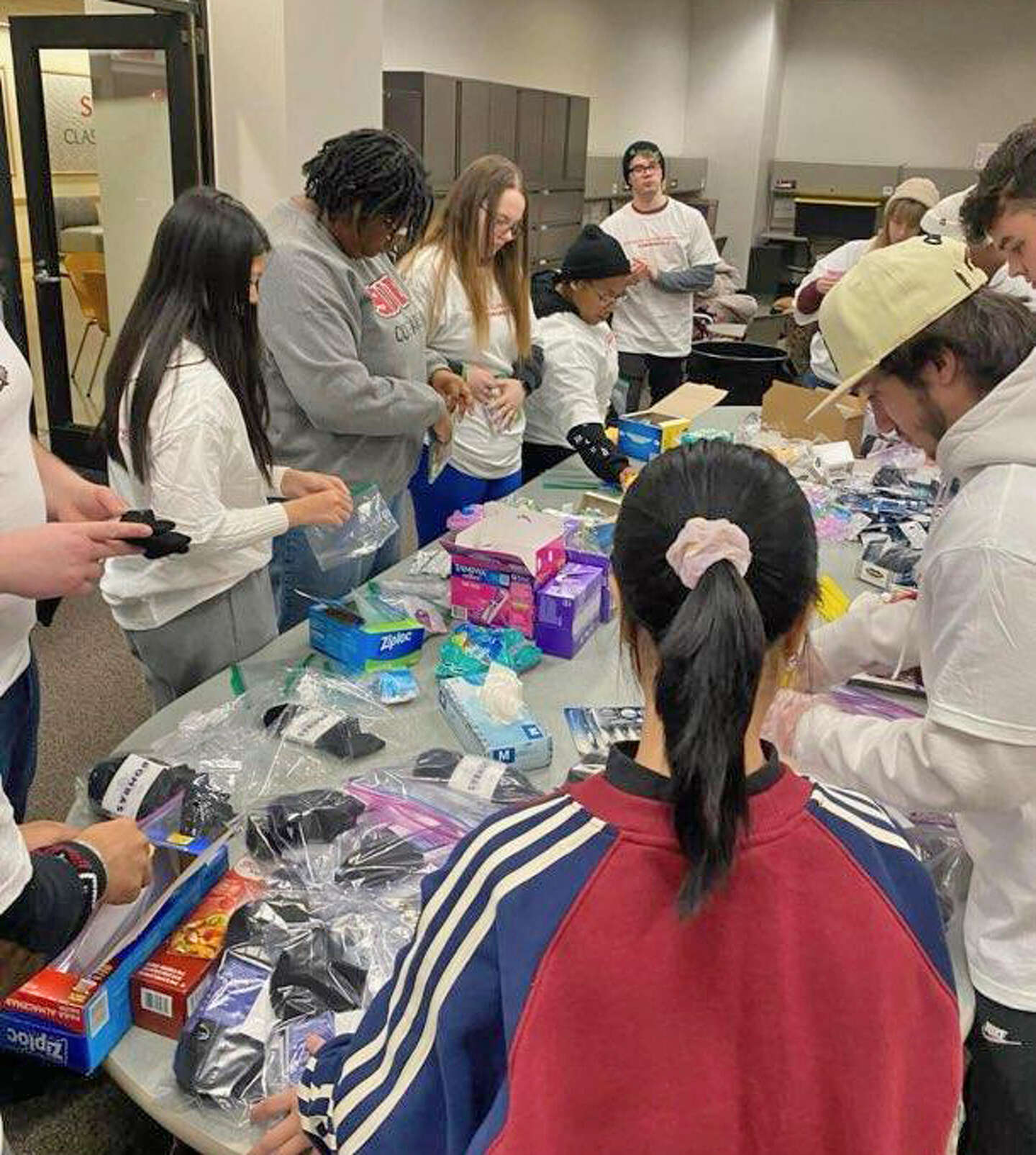 Cougar Cupboard at SIUE provides free food for students