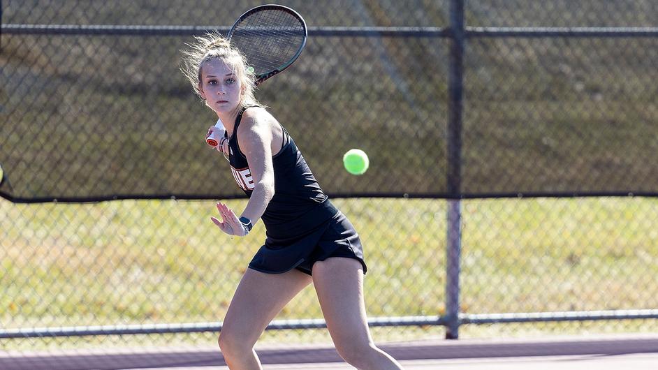SIUE tennis cruises to OVC win