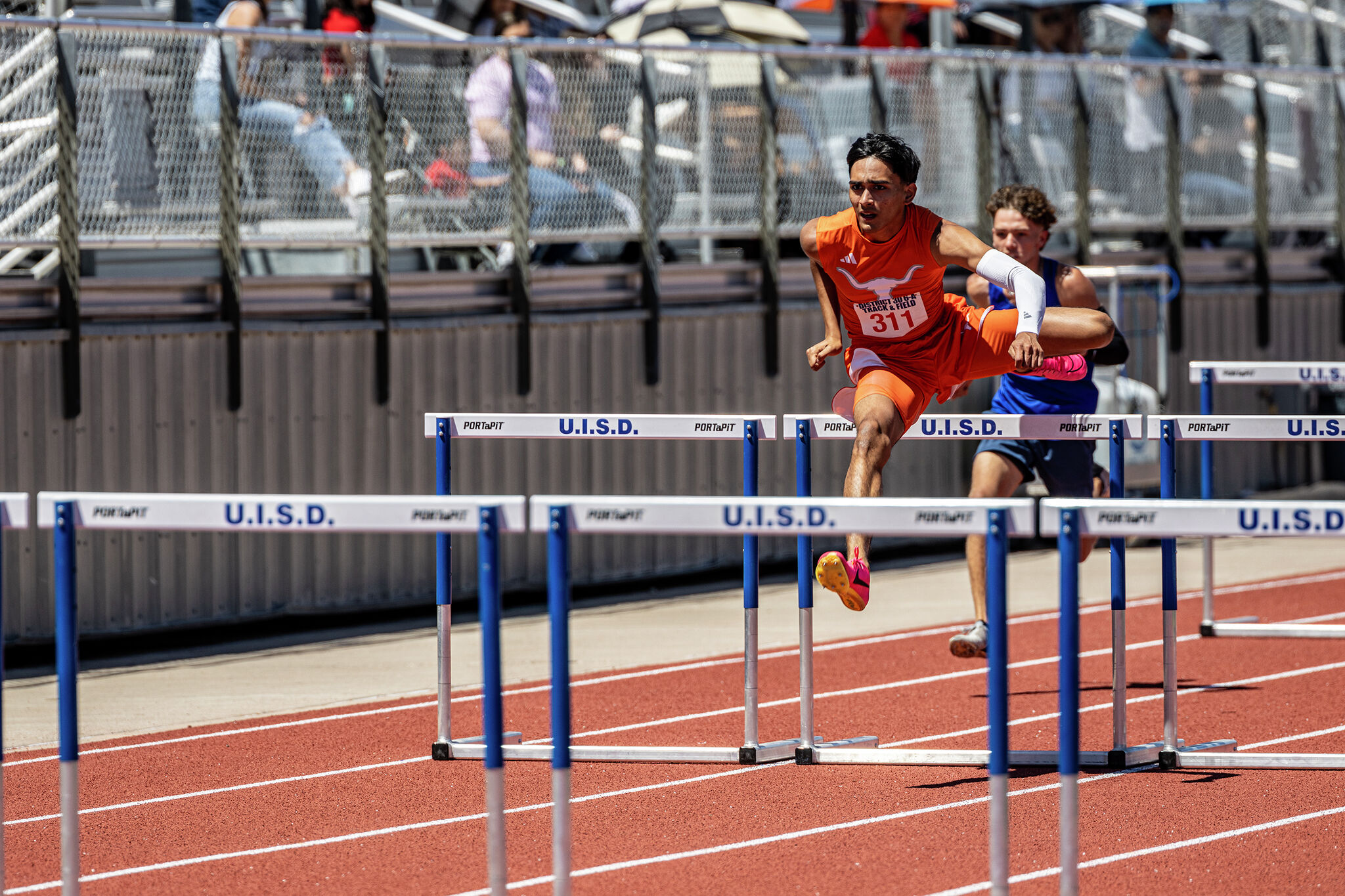 United's Damian De Leon finishes strong to advance to state meet
