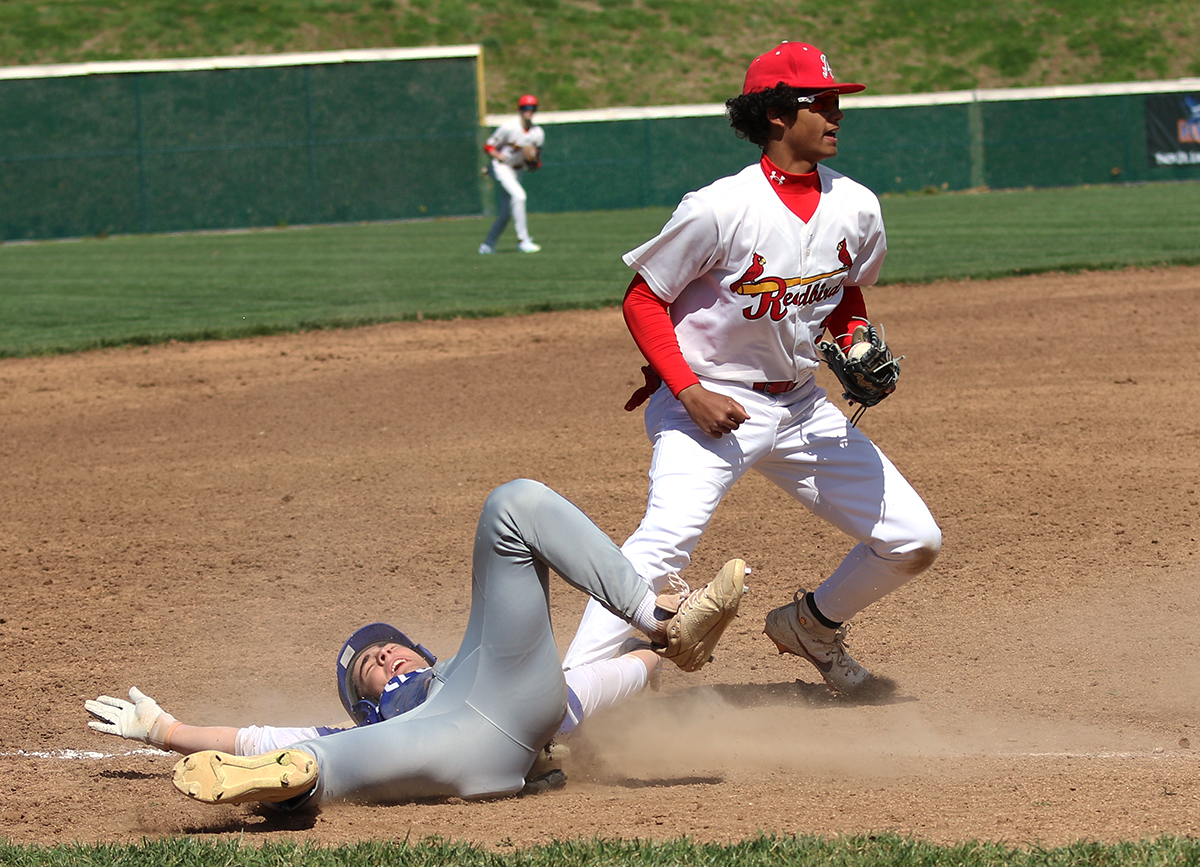 SATURDAY BASEBALL: Gillespie beats Alton to earn SWC split