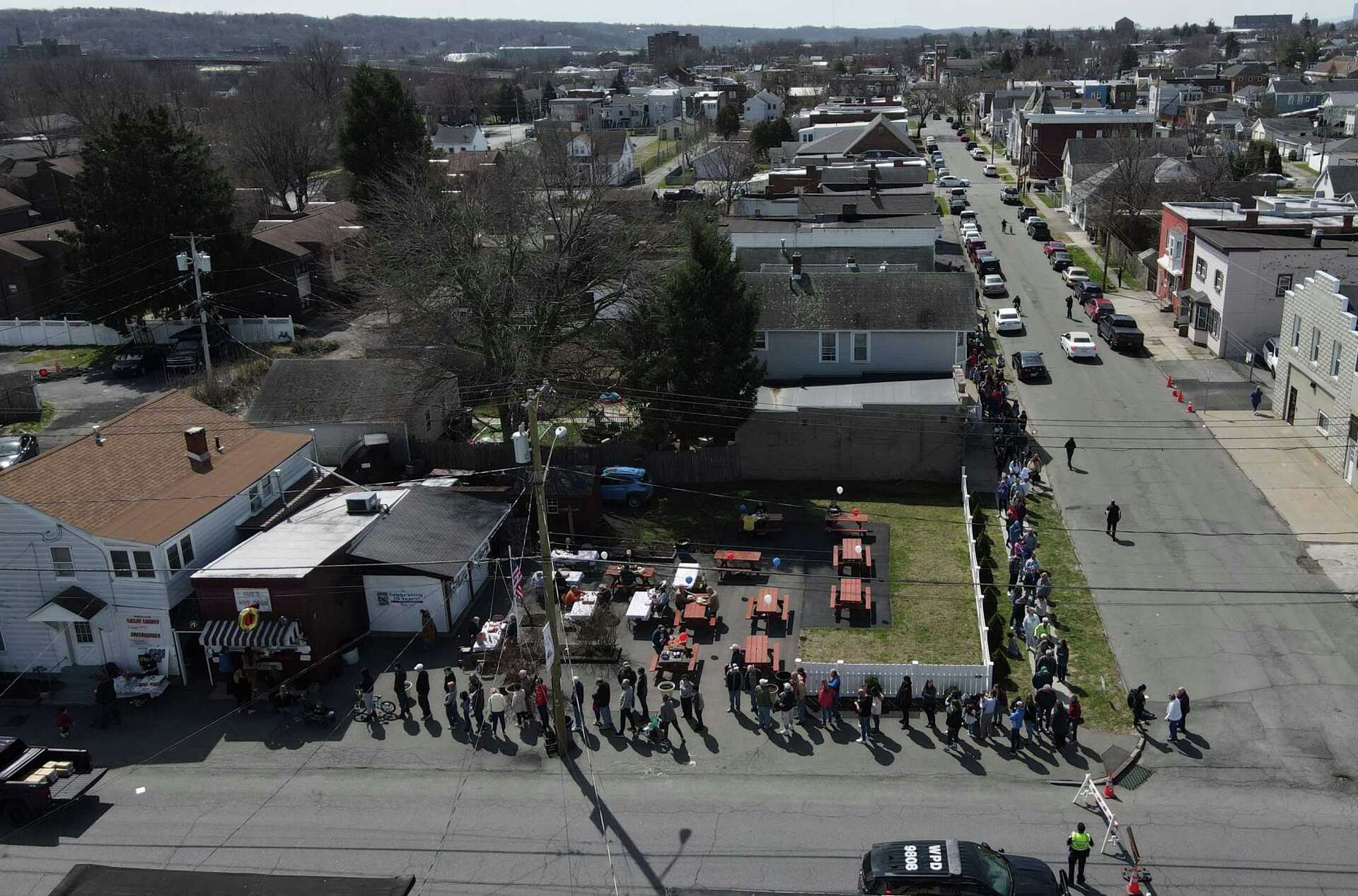Woodstock for hot dogs: Crowd builds for 10-cent dogs at Gus's