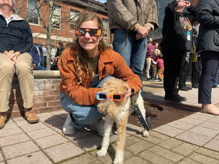 Darien residents witness eclipse at the library: 'really cool'